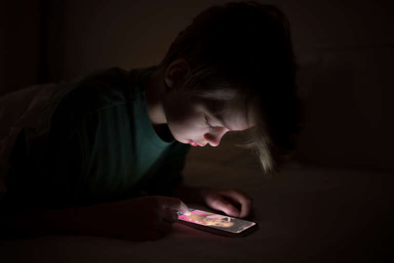 How to Spot the Signs of Screen Addiction in Children